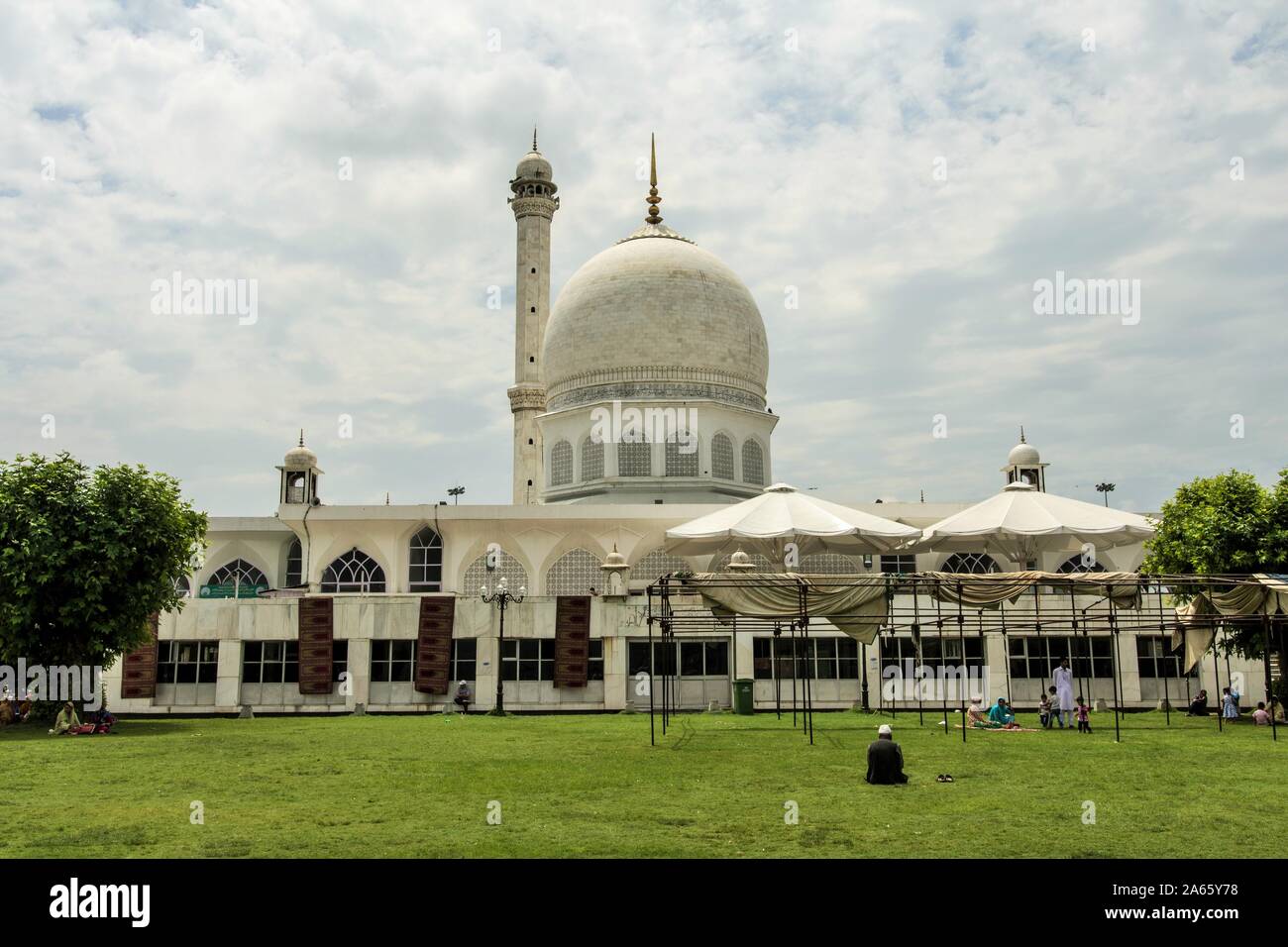 Hazratbal hi-res stock photography and images - Alamy