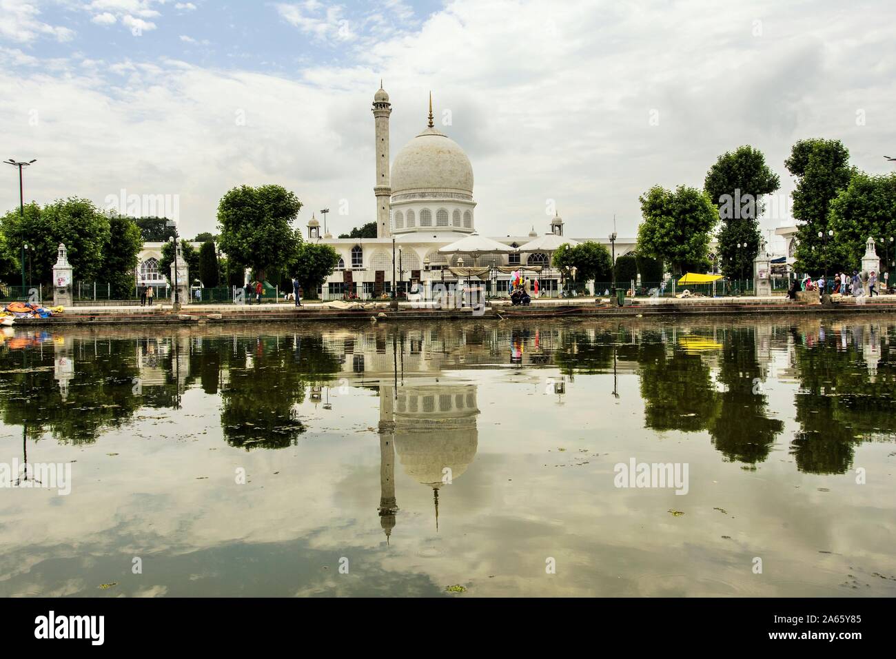 Hazratbal Shrine High Resolution Stock Photography and Images - Alamy