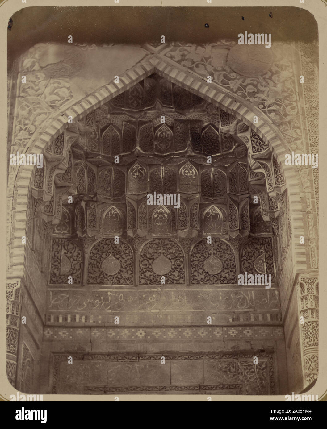 Shah abbas arch hi-res stock photography and images - Alamy