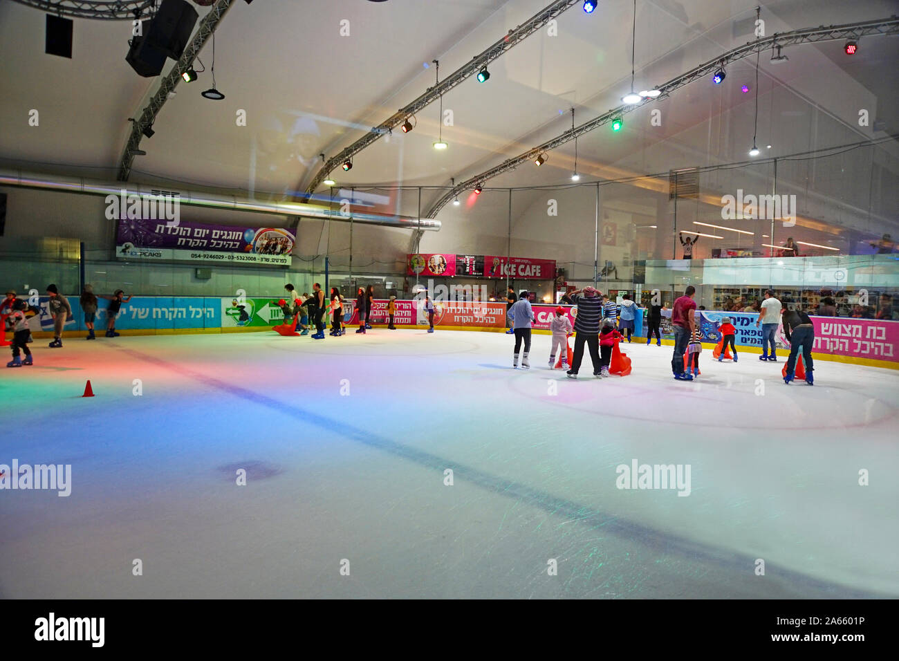 Ice skating rink shine hi-res stock photography and images - Alamy