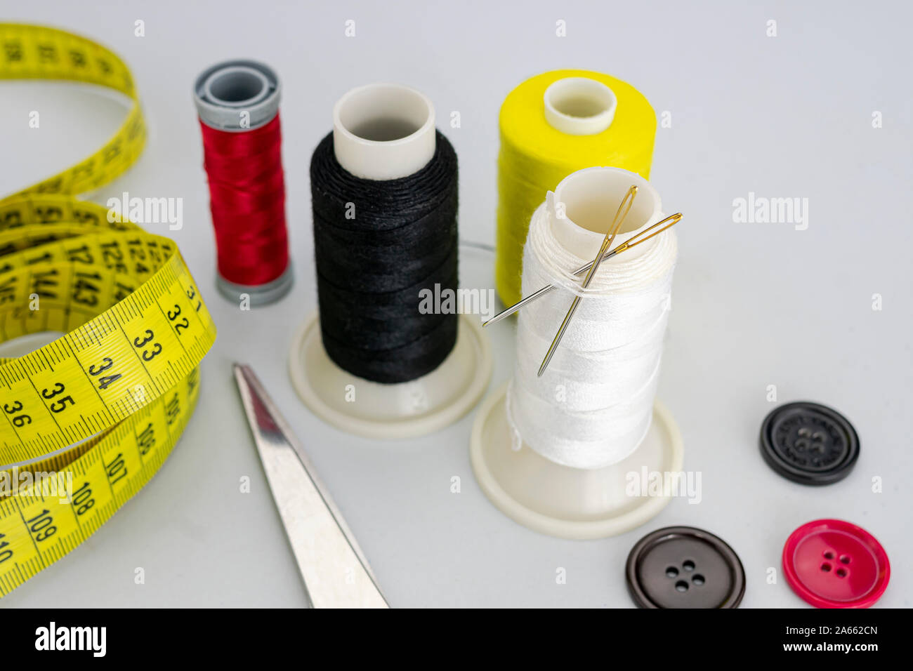 Scissors tape measure hi-res stock photography and images - Alamy