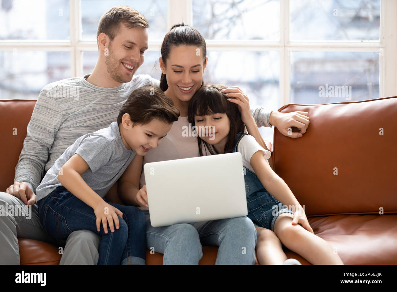 Family screen time hi-res stock photography and images - Alamy