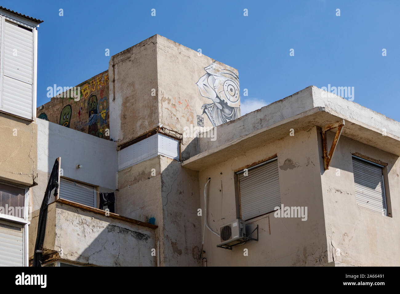 Crumbling buildings hi-res stock photography and images - Alamy
