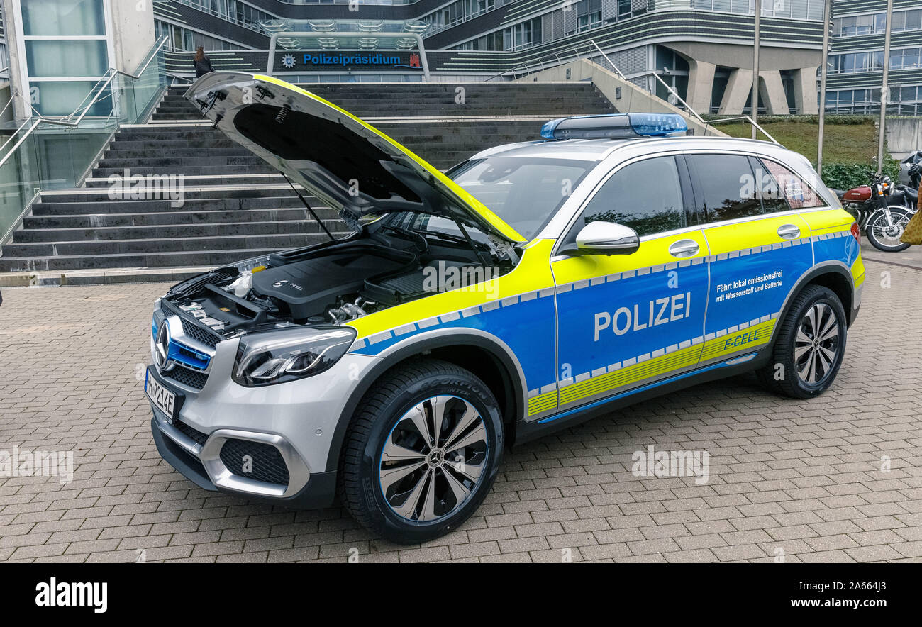 24 October 2019, Hamburg: Hamburg's first fuel cell-powered patrol car ...