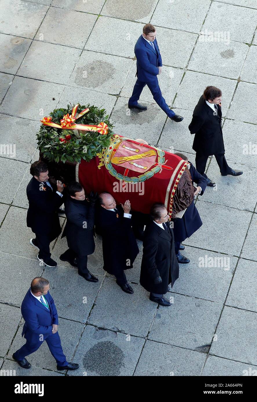 Madrid, Spain. 24th Oct 2019. The family attends to the Exhumation of ...