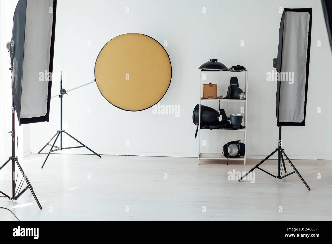 Photo studio accessories photographer flash white room Stock Photo - Alamy