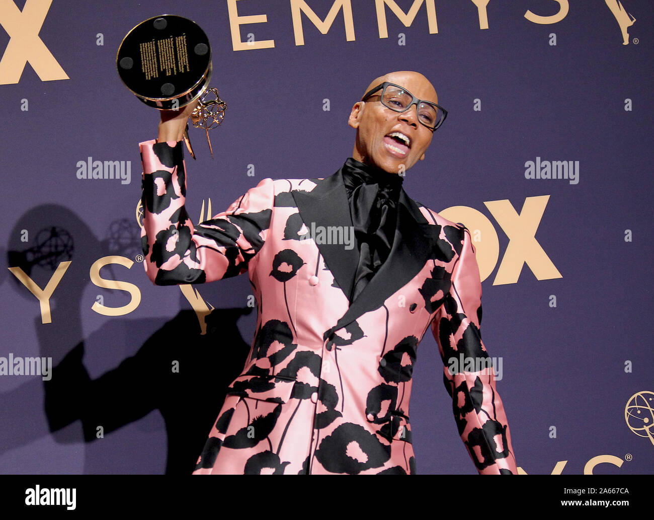 Tv drag artist hi-res stock photography and images - Alamy