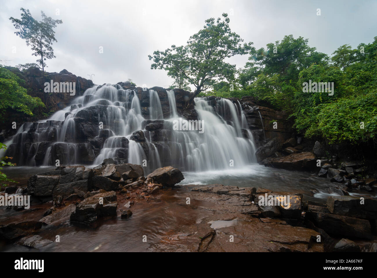 Koyna dam hi-res stock photography and images - Alamy