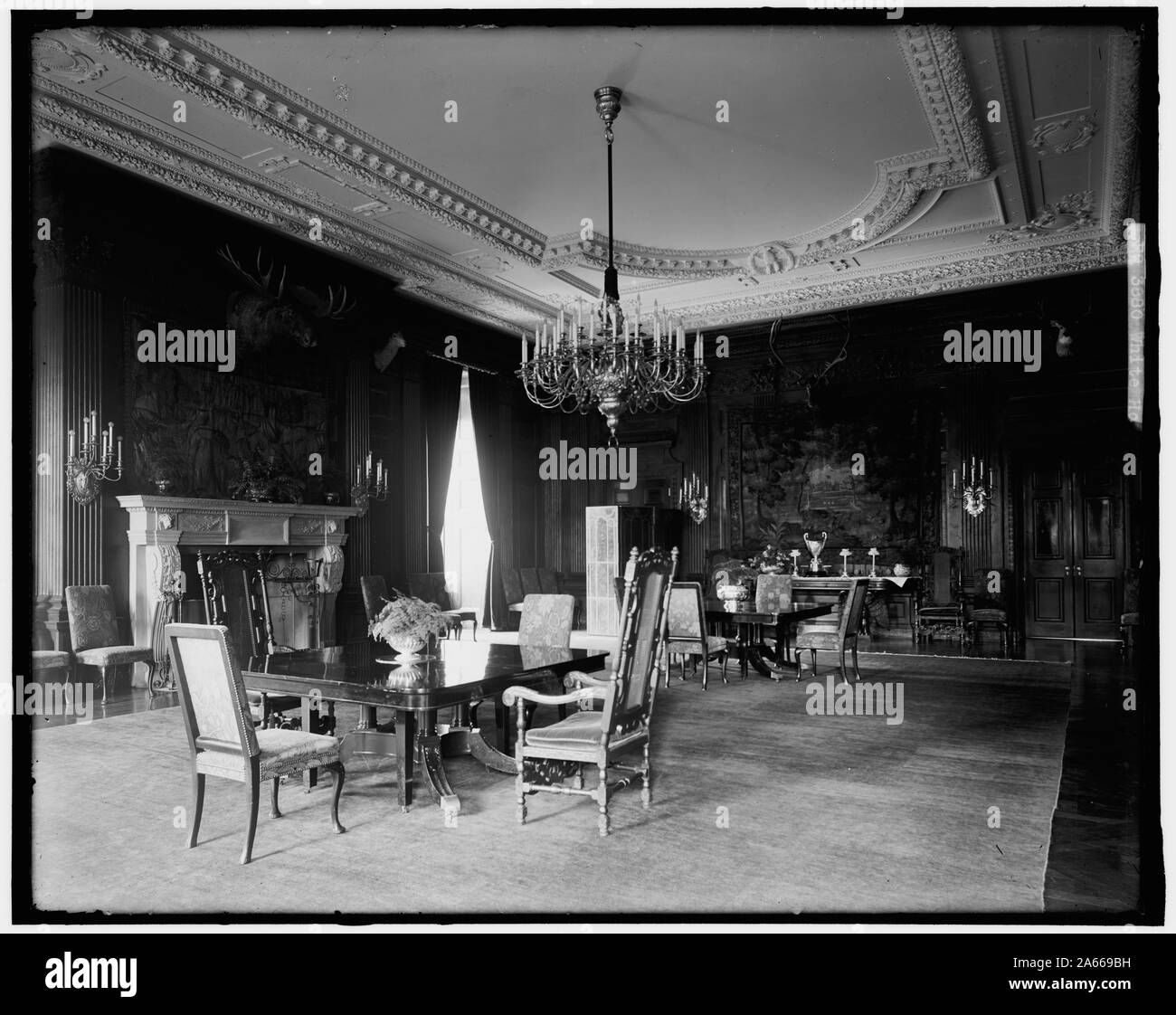 State dining room at the white house Black and White Stock Photos ...