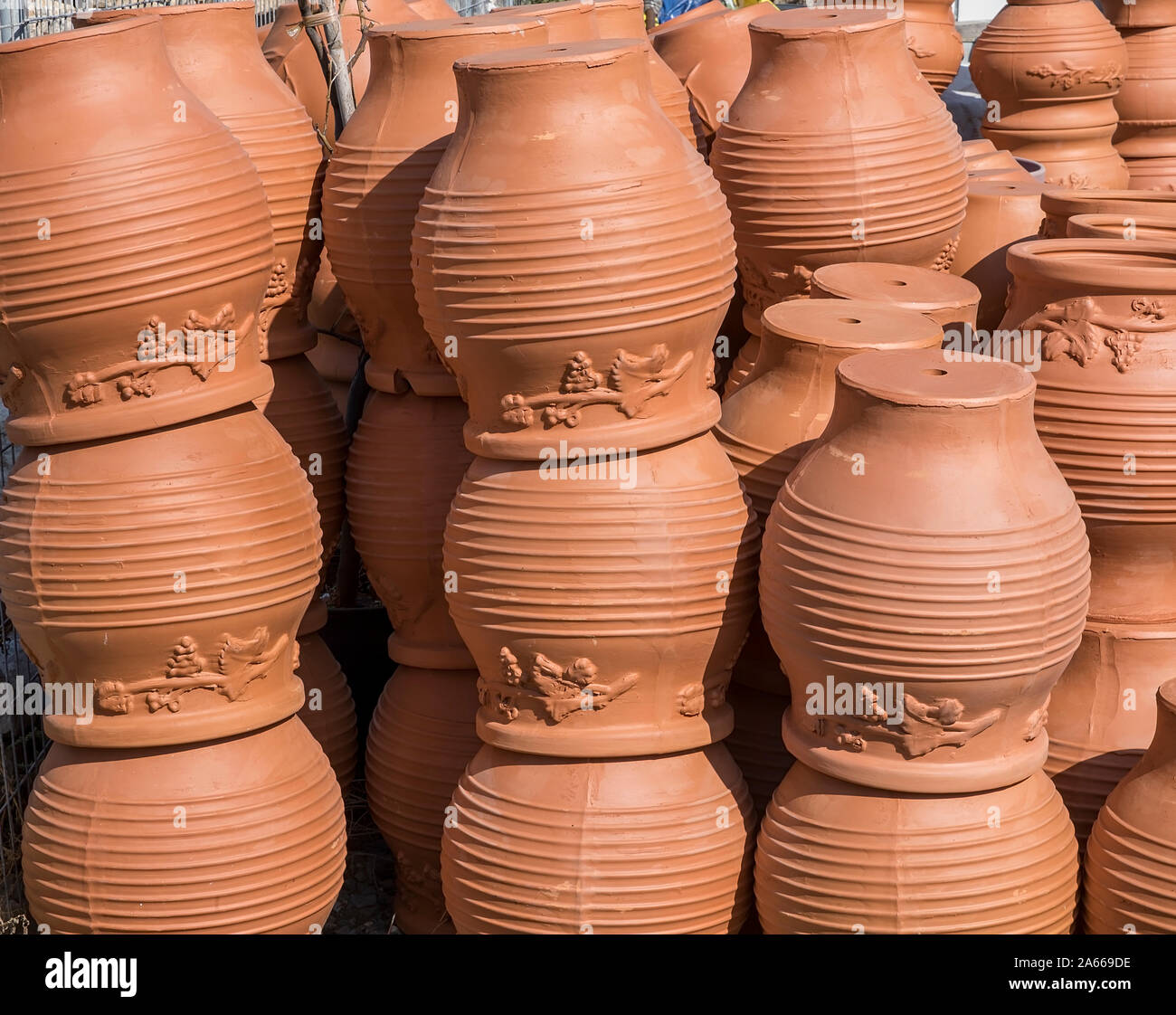 Traditional firing clay pots hi-res stock photography and images - Alamy