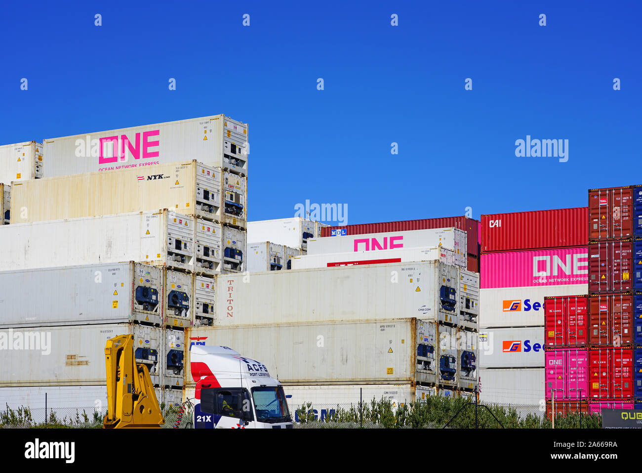3 ship line up hi-res stock photography and images - Alamy