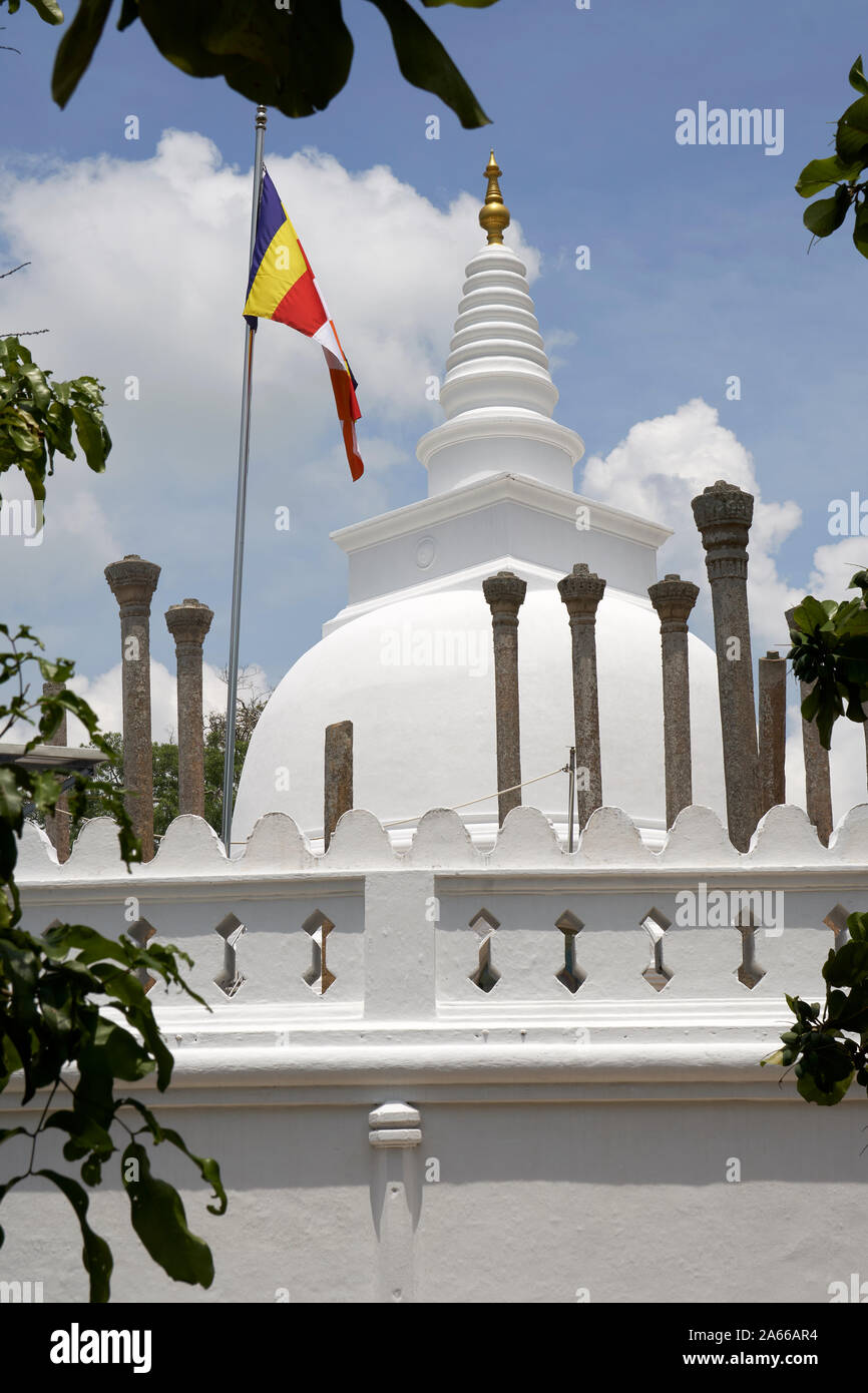 Theravada Buddhism temple in Sri Lanka Stock Photo - Alamy