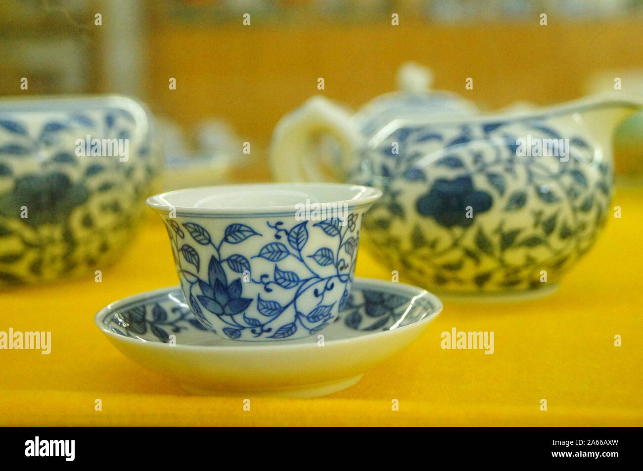 Chinese teapots hi-res stock photography and images - Alamy