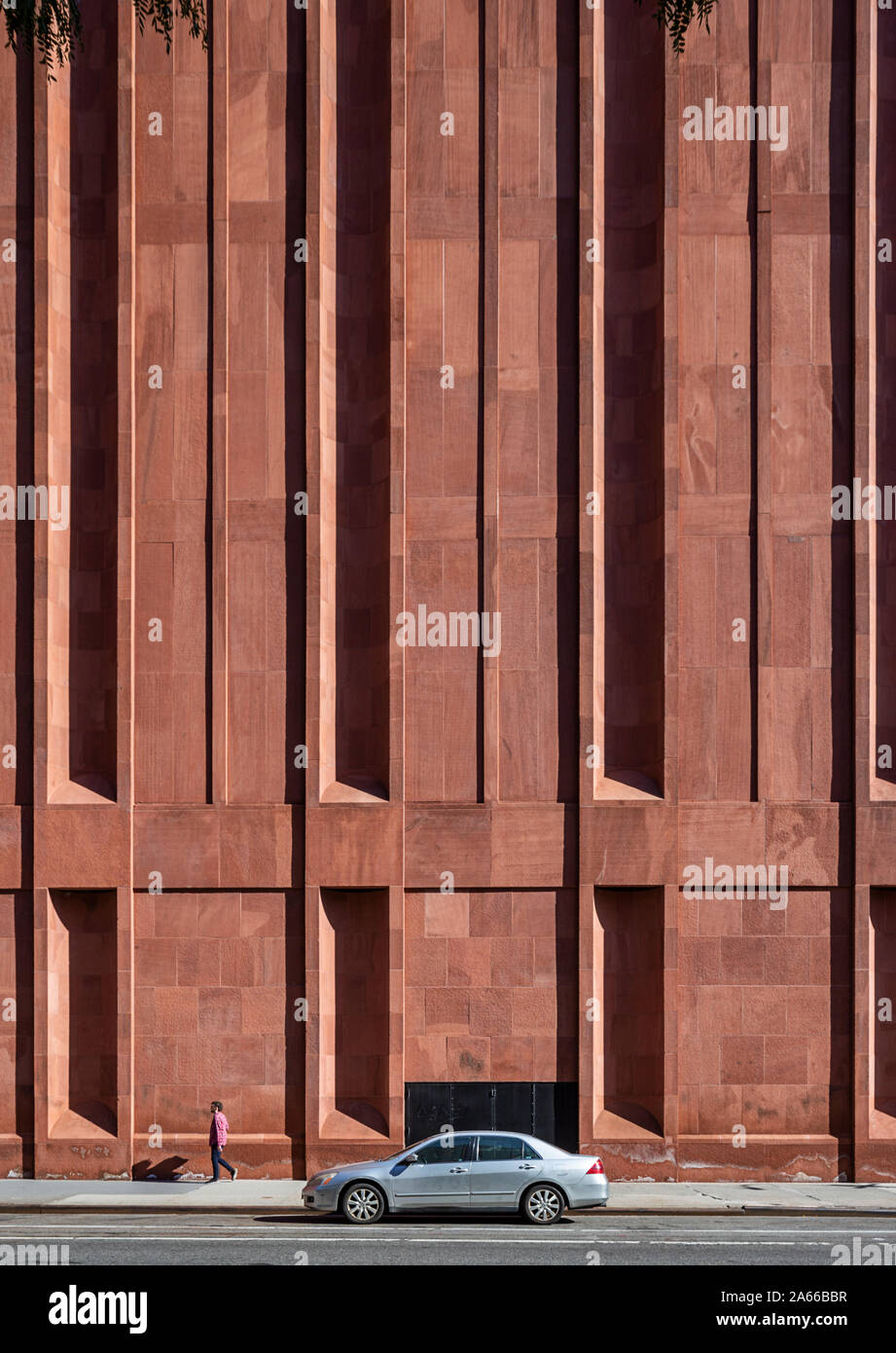 Square facade hi-res stock photography and images - Alamy