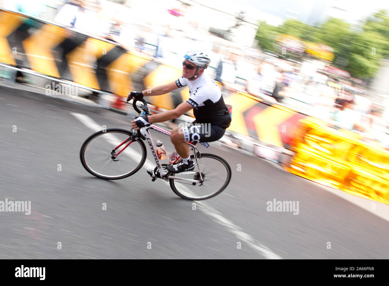 Man bike lycra hi-res stock photography and images - Alamy