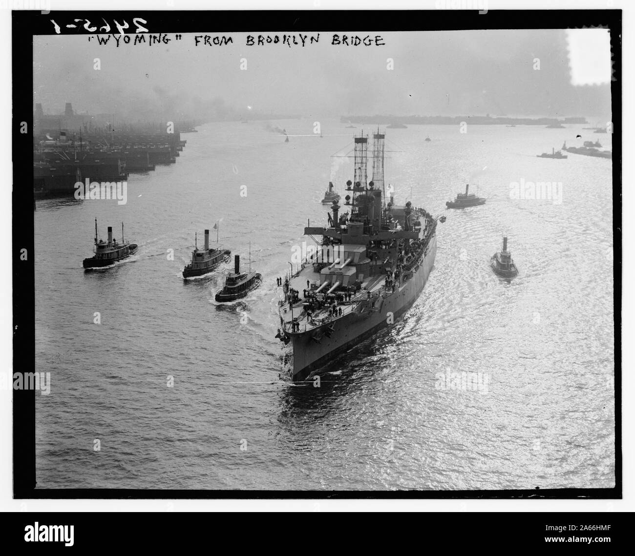 New york from brooklyn bridge Black and White Stock Photos & Images - Alamy