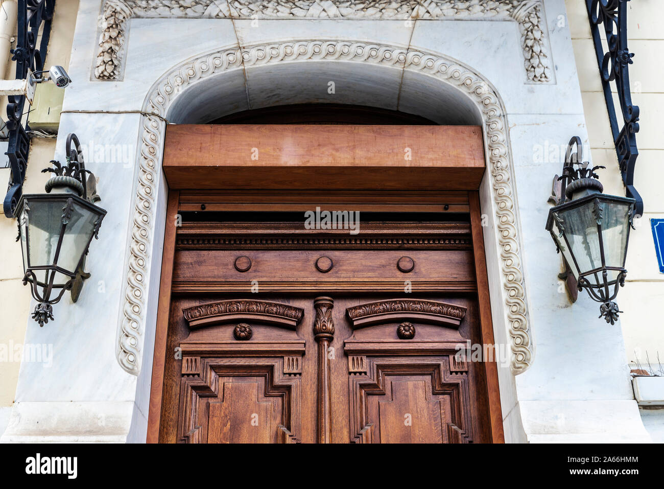 Elegant building entrance hi-res stock photography and images - Alamy
