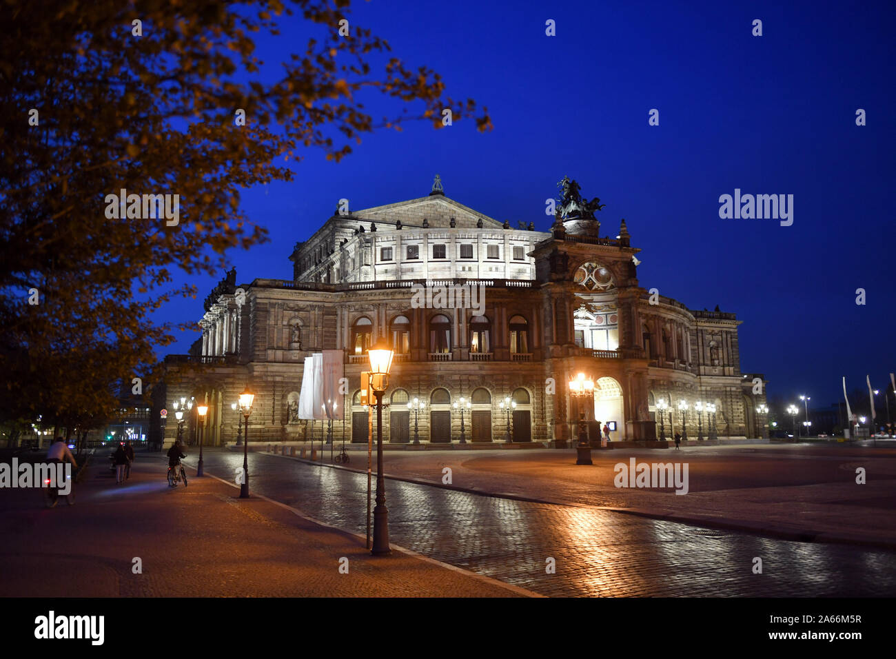 Dresden, Germany. 23rd Oct, 2019. The Theaterplatz with the Semper ...