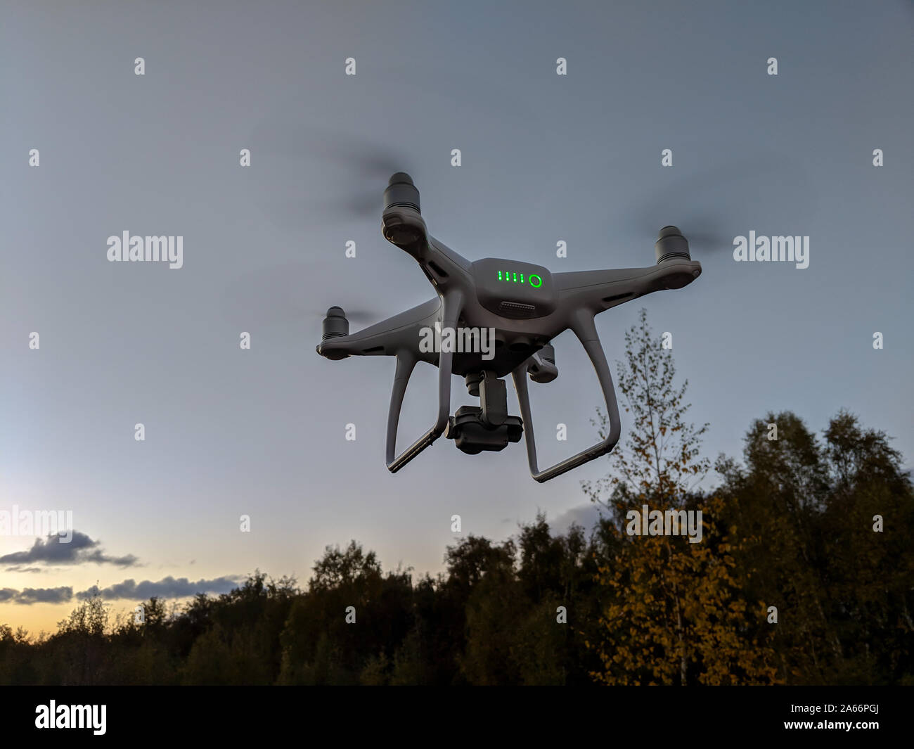 Helicopter over trees hi-res stock photography and images - Alamy