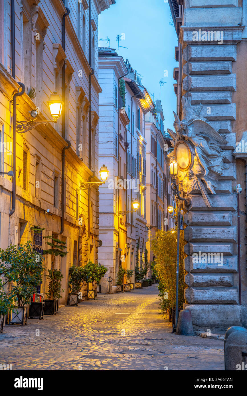 Italian italy alley alleyway alleyways hi-res stock photography and ...
