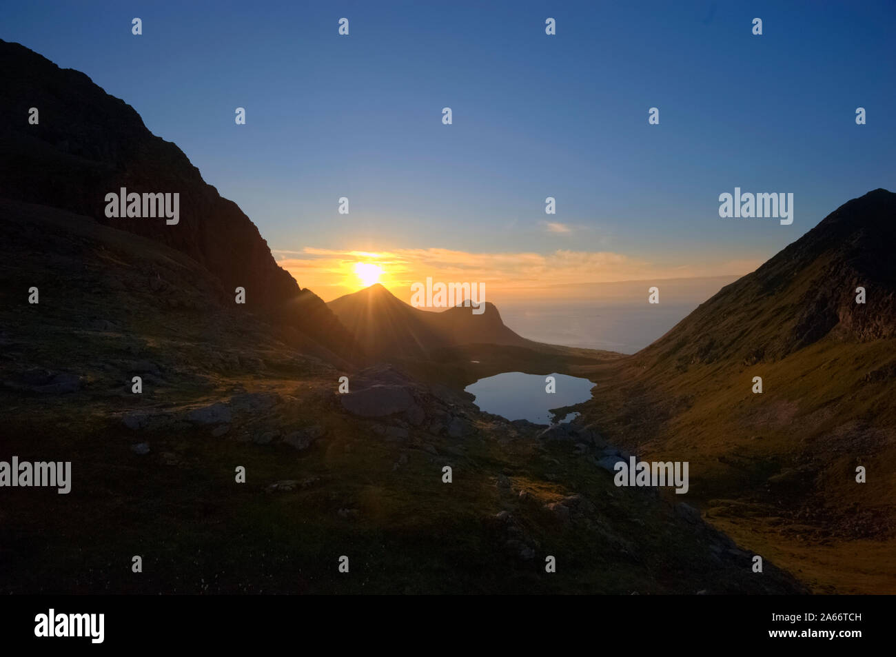 Midnight sun arctic hiking hi-res stock photography and images - Alamy