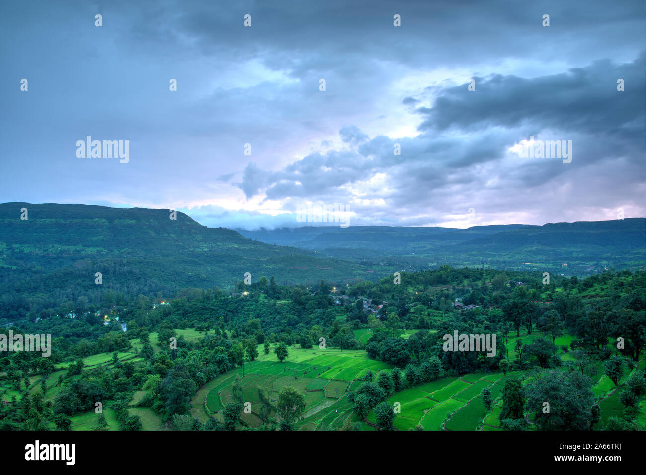 Koyna dam hi-res stock photography and images - Alamy