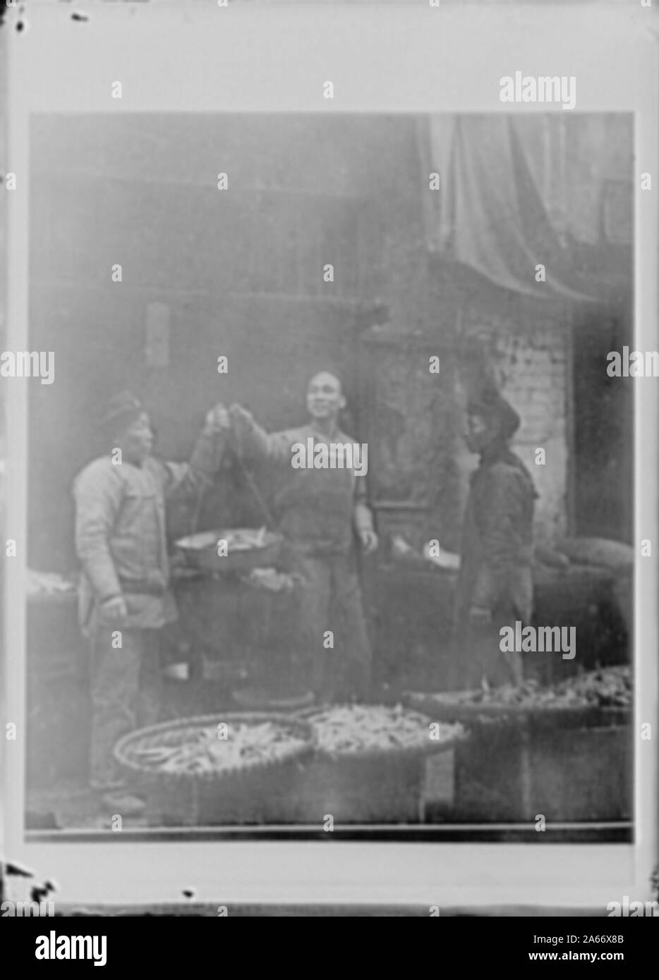 Weighing fish, Chinatown, San Francisco Stock Photo - Alamy