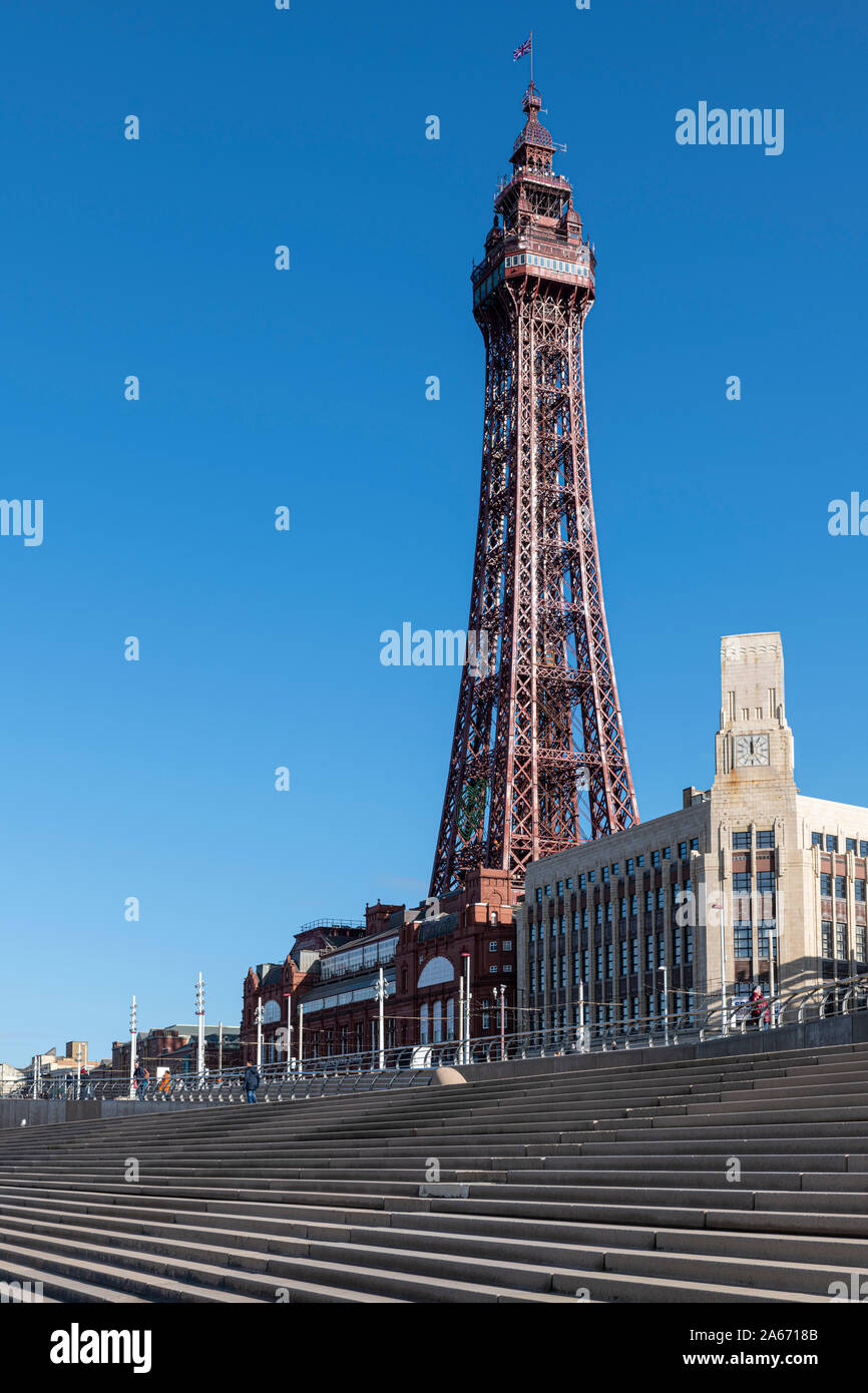 Blackpool Tower on a sunny day with blue skies Stock Photo - Alamy