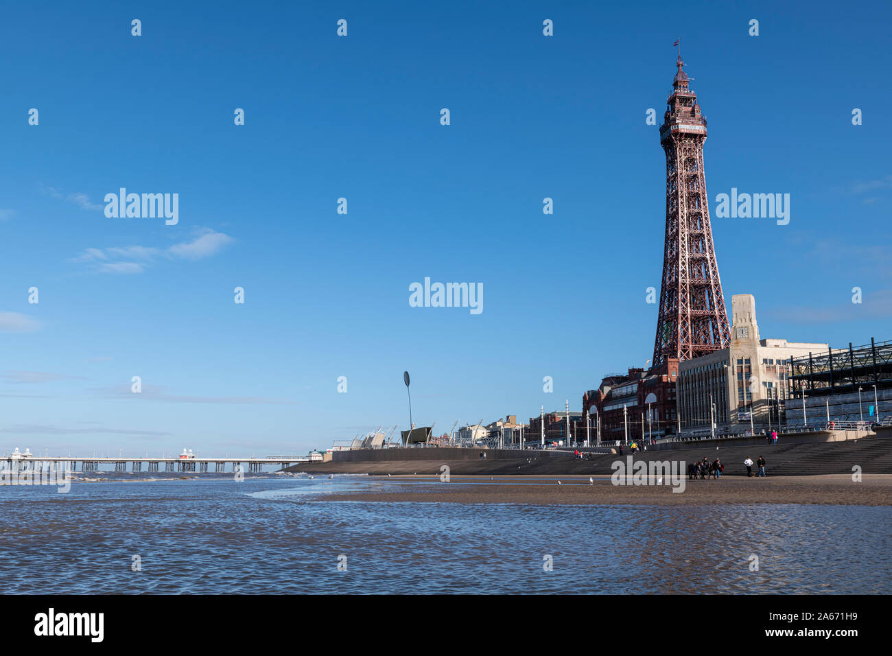 Blackpool Tower on a sunny day with blue skies Stock Photo - Alamy