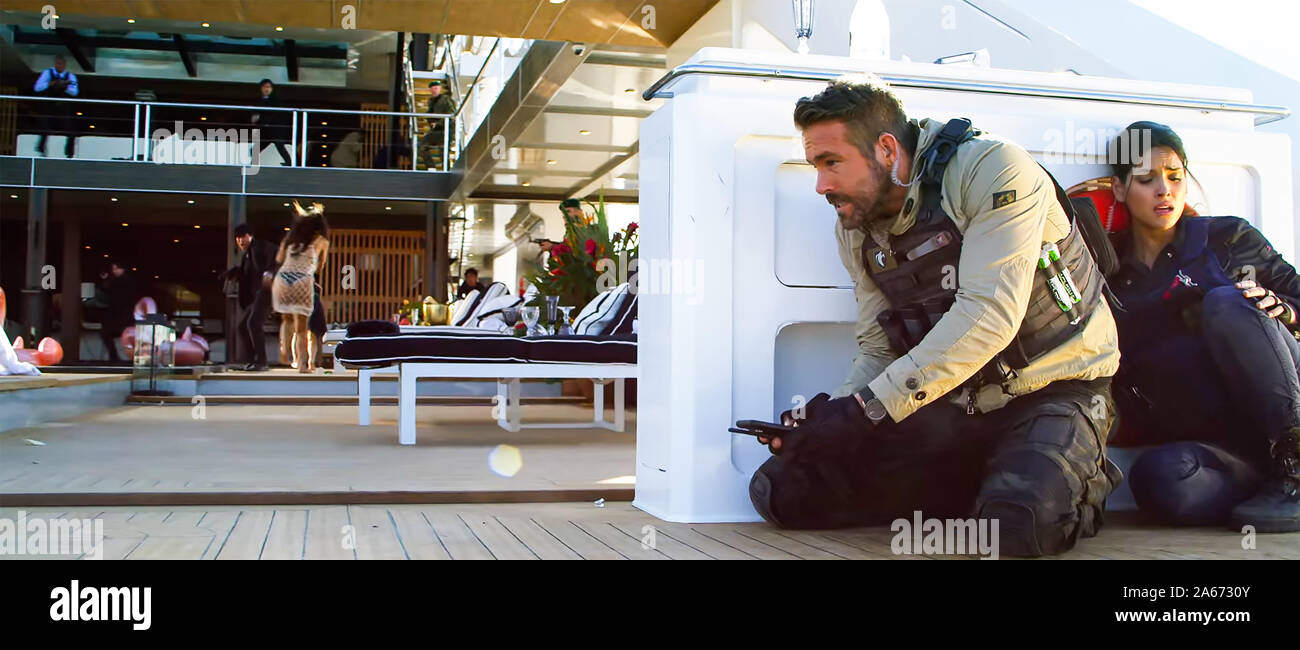 USA. Ryan Reynolds and Adria Arjona in a scene from the ©Netflix new ...