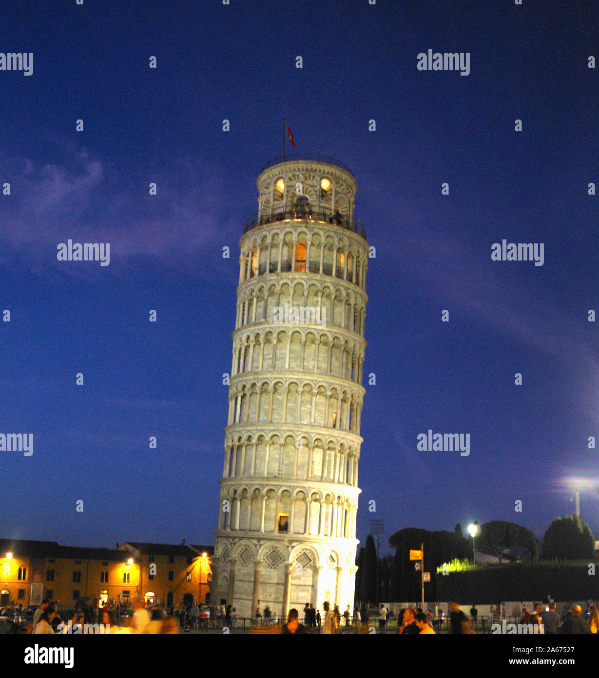 The world famous landmark of the Leaning Tower of Pisa in Italy Stock ...