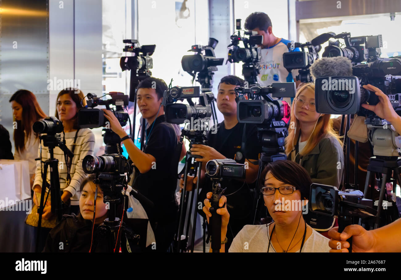 Camera operators hi-res stock photography and images - Alamy