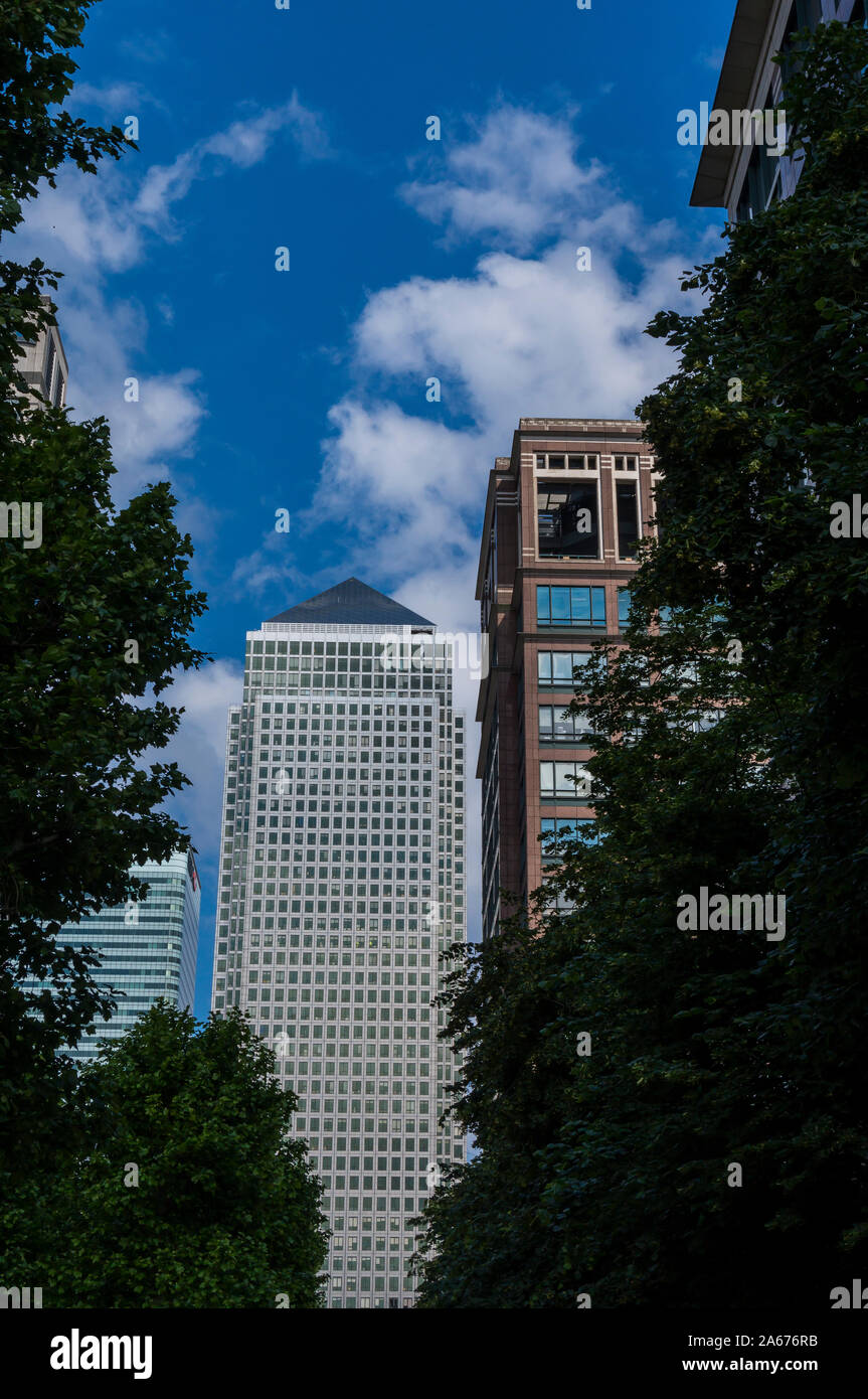 HSBC Tower HQ and City Bank in Canary Wharf, London. Skyline of the ...