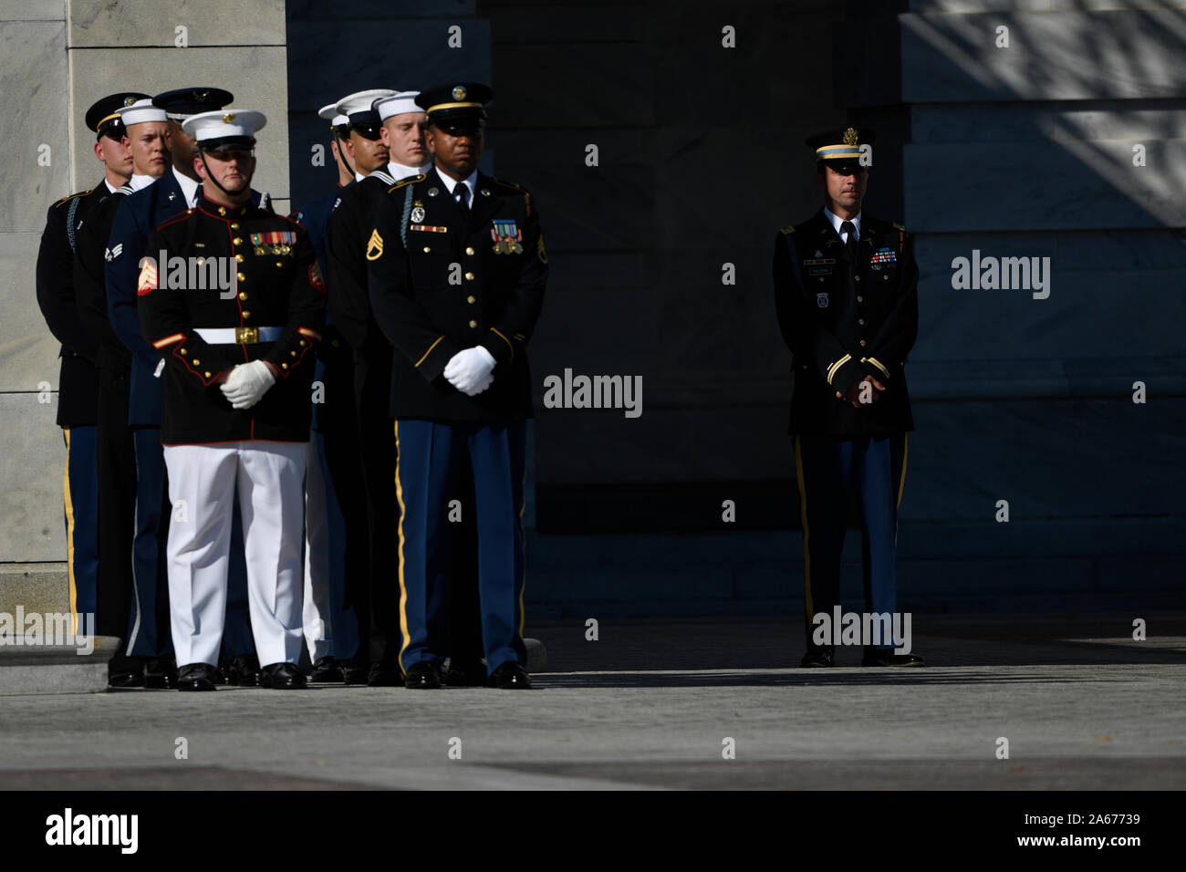 The remains of the late Rep. Elijah Cummings arrives at the U.S Capitol ...