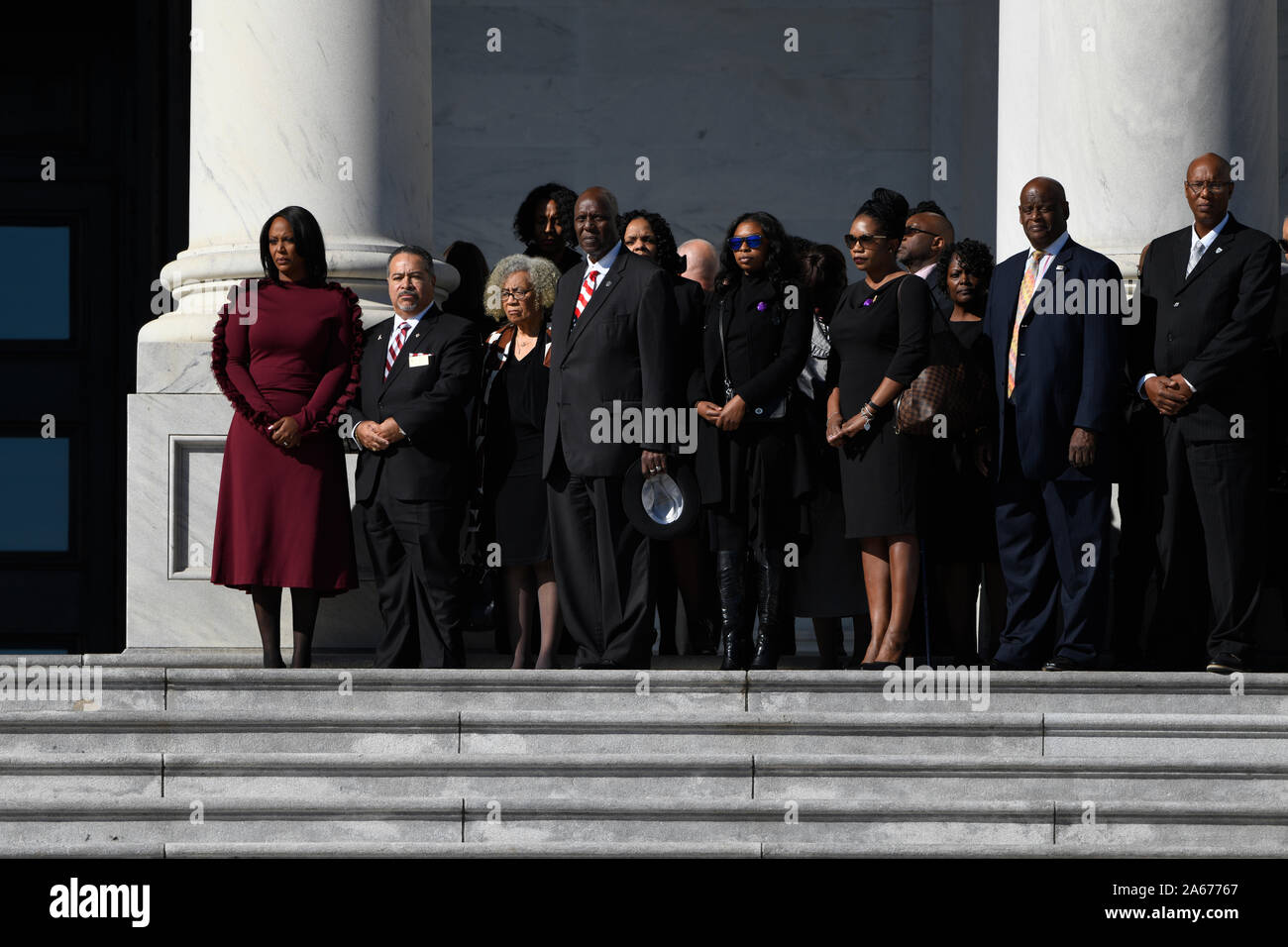The remains of the late Rep. Elijah Cummings arrives at the U.S Capitol ...
