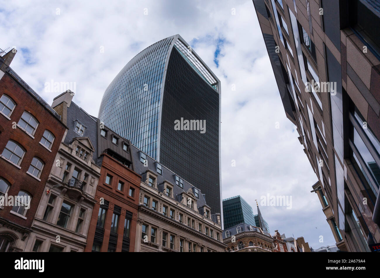 Modern versus historical hi-res stock photography and images - Alamy