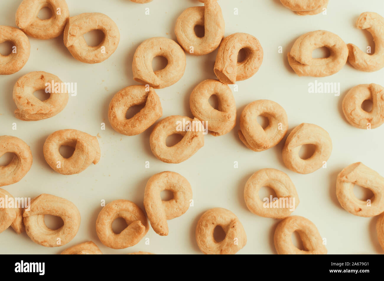 Taralli - a traditional Italian snack similar to drying or bagels ...