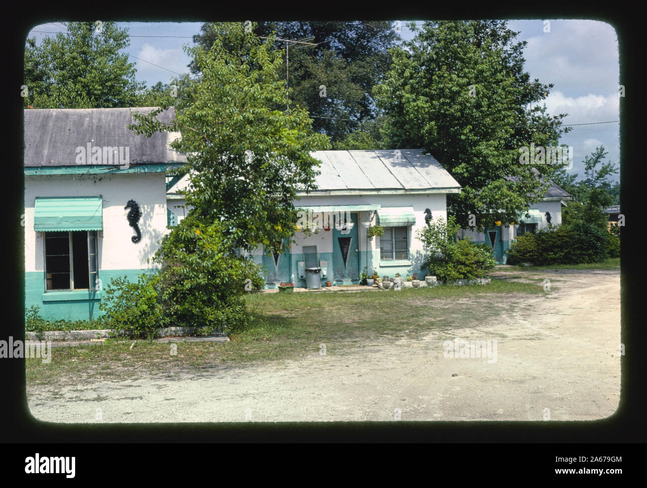 Vintage motor court hi-res stock photography and images - Alamy