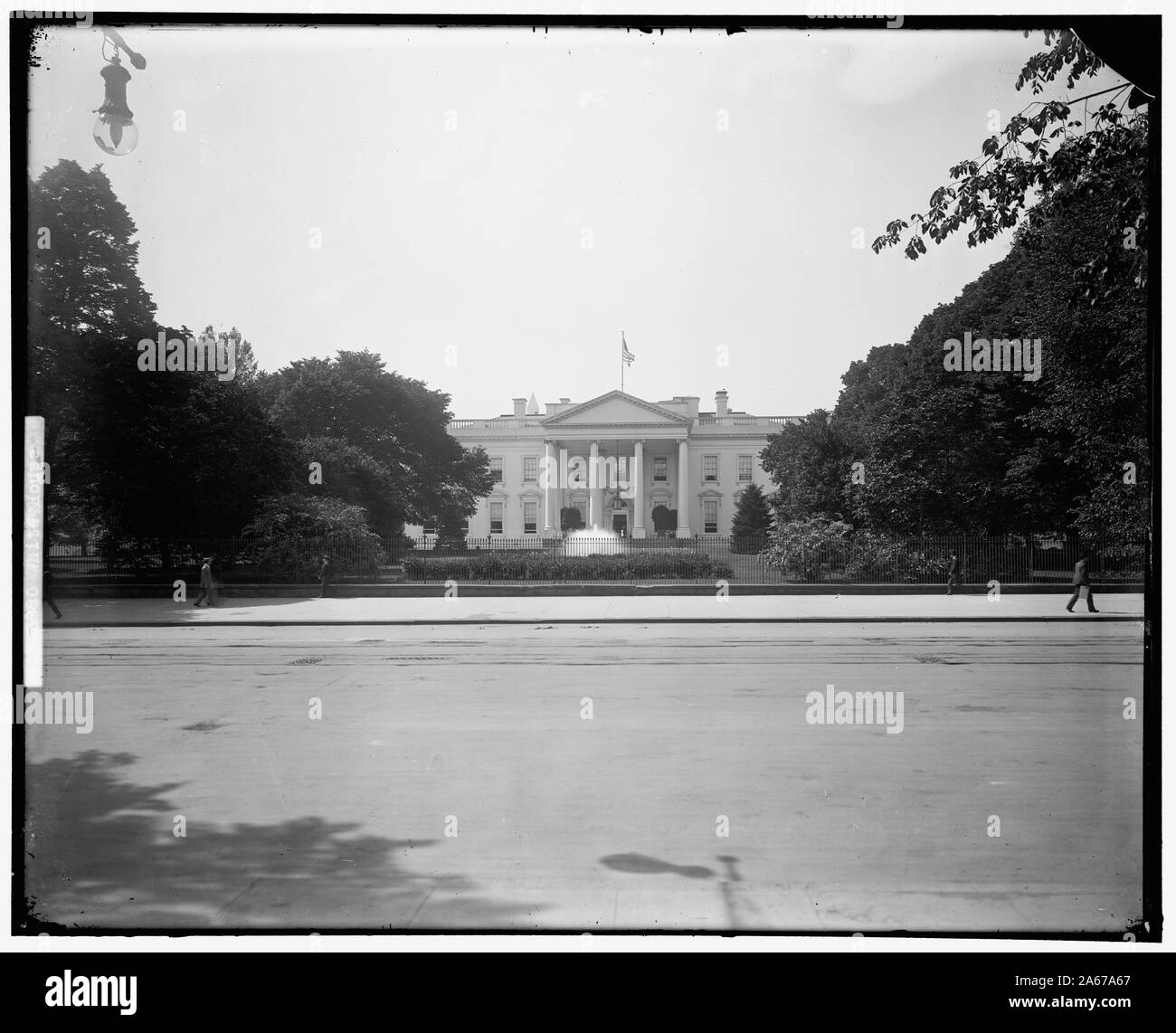 White house is official residence of the president of united hi-res ...