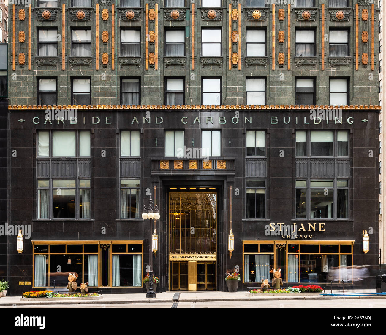Entrance elevation of the Carbide and Carbon Building Stock Photo - Alamy