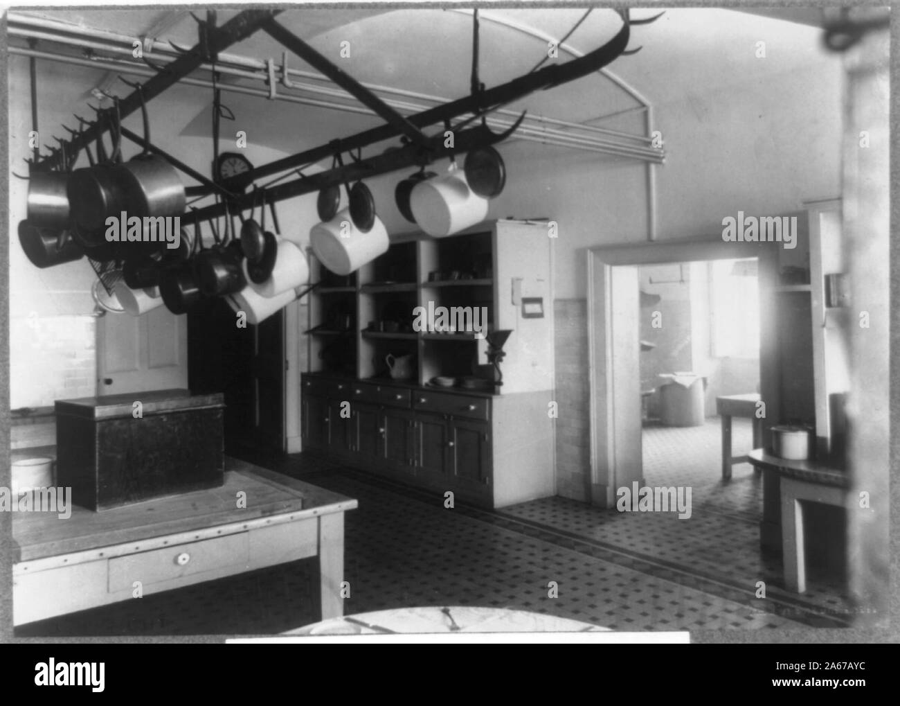 Domestic family kitchen white Black and White Stock Photos & Images - Alamy