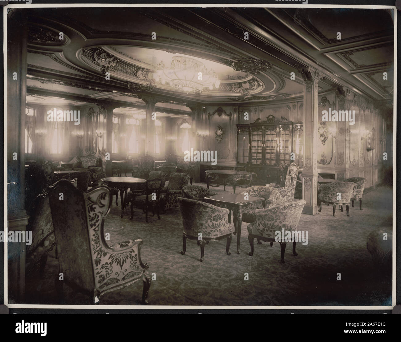 White Star Steamship Olympic lounge room Stock Photo - Alamy