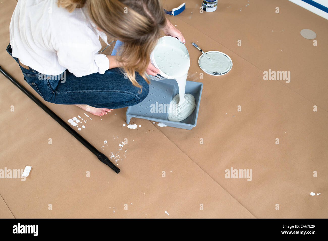 Grey paint bucket hi-res stock photography and images - Alamy