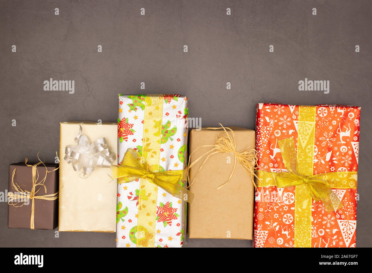Presents vector hi-res stock photography and images - Alamy