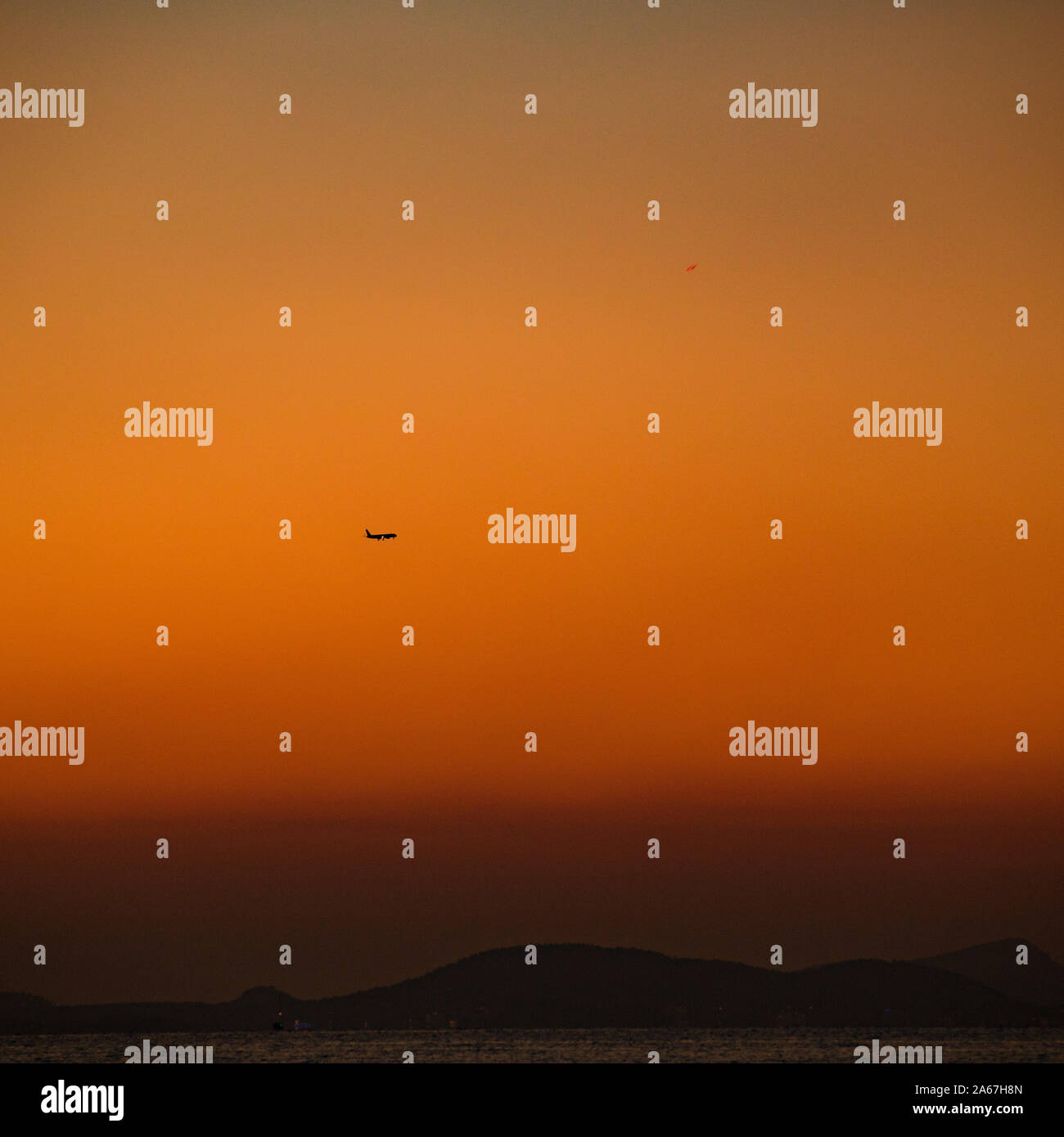 Minimal sunrise landscape hi-res stock photography and images - Alamy