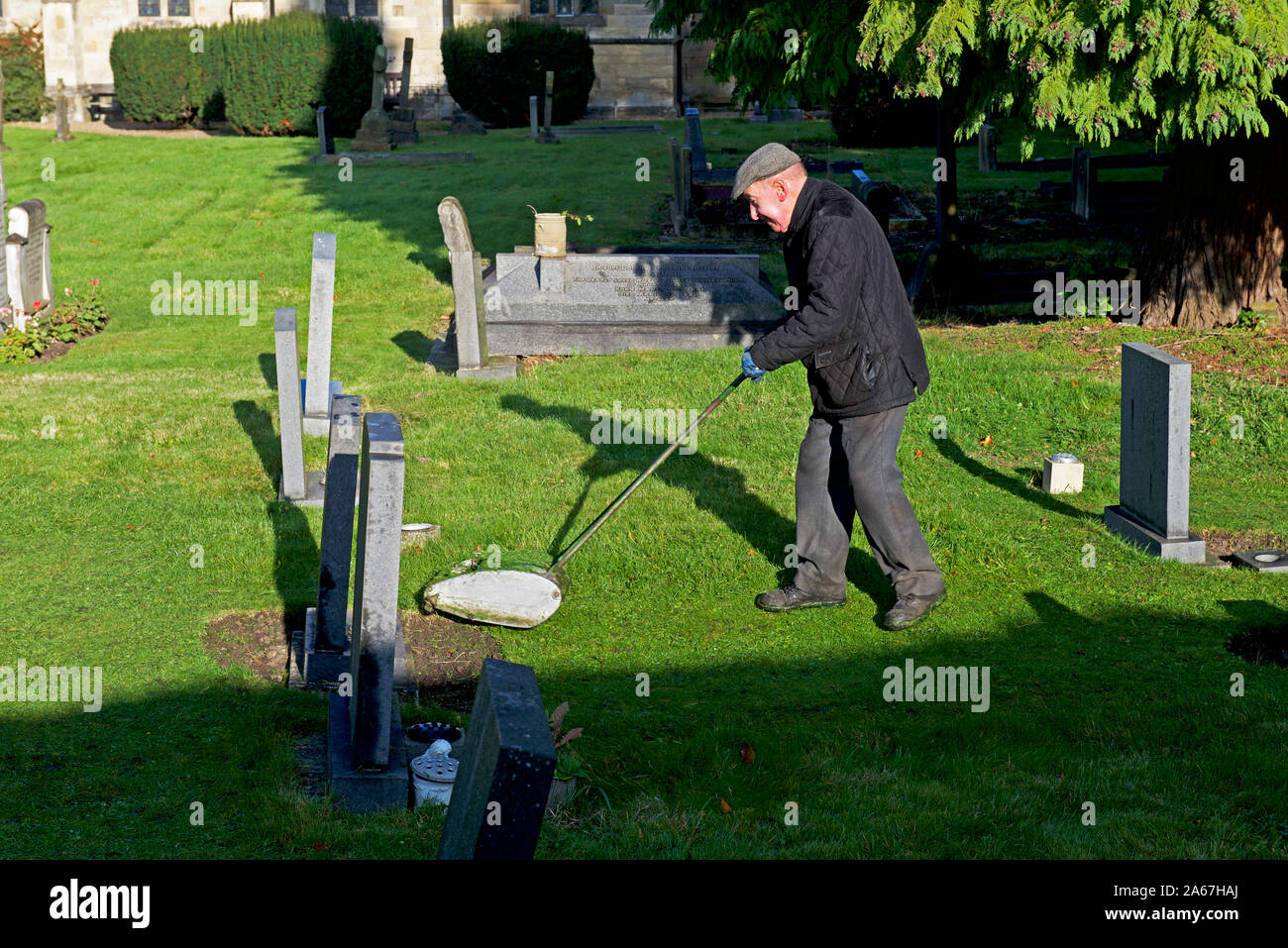 Man pushing mower hi-res stock photography and images - Alamy