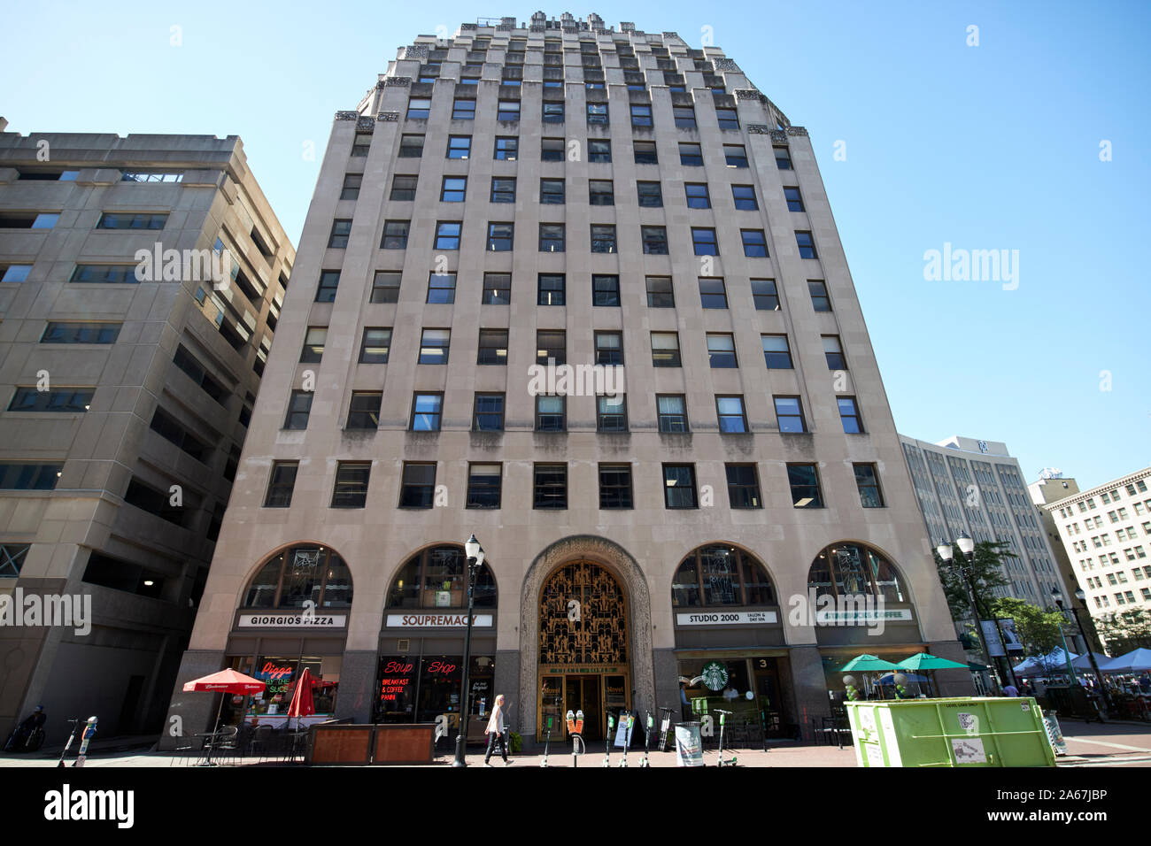 Circle art deco hi-res stock photography and images - Alamy