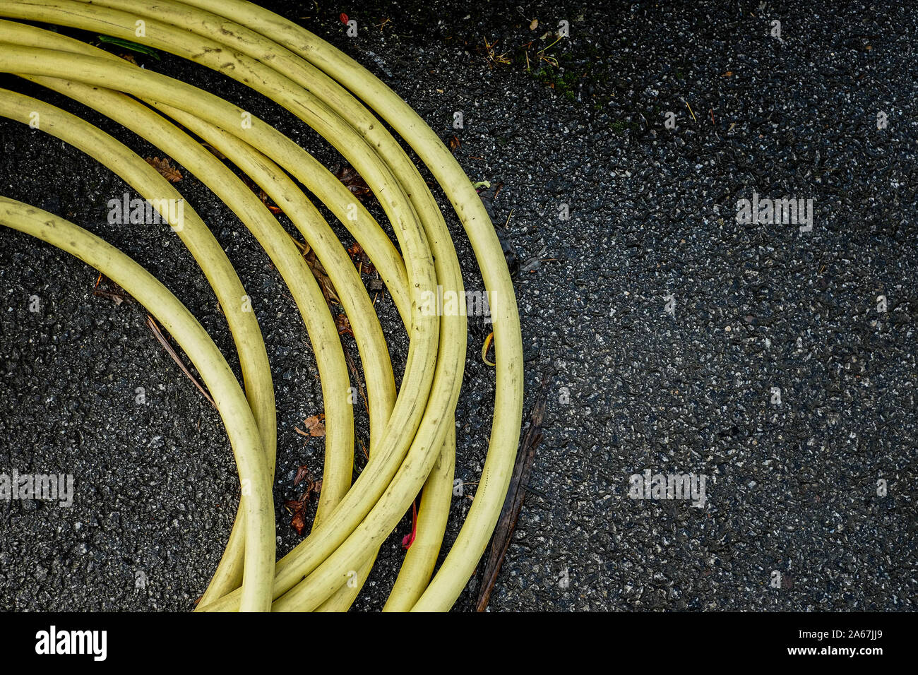 Yellow hose pipe hi-res stock photography and images - Alamy