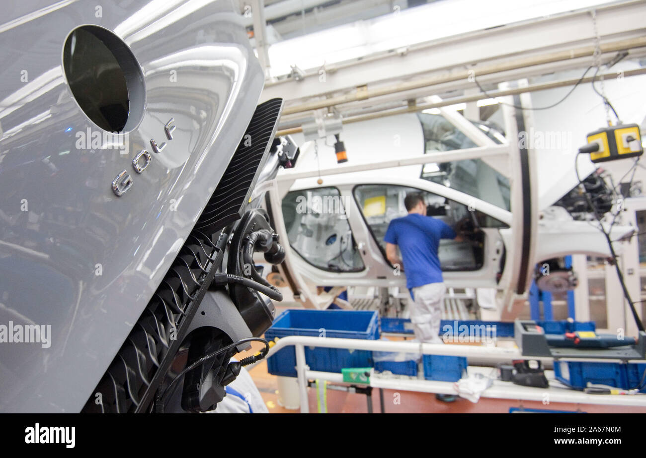 Wolfsburg, Germany. 24th Oct, 2019. The rear view of the new Volkswagen ...