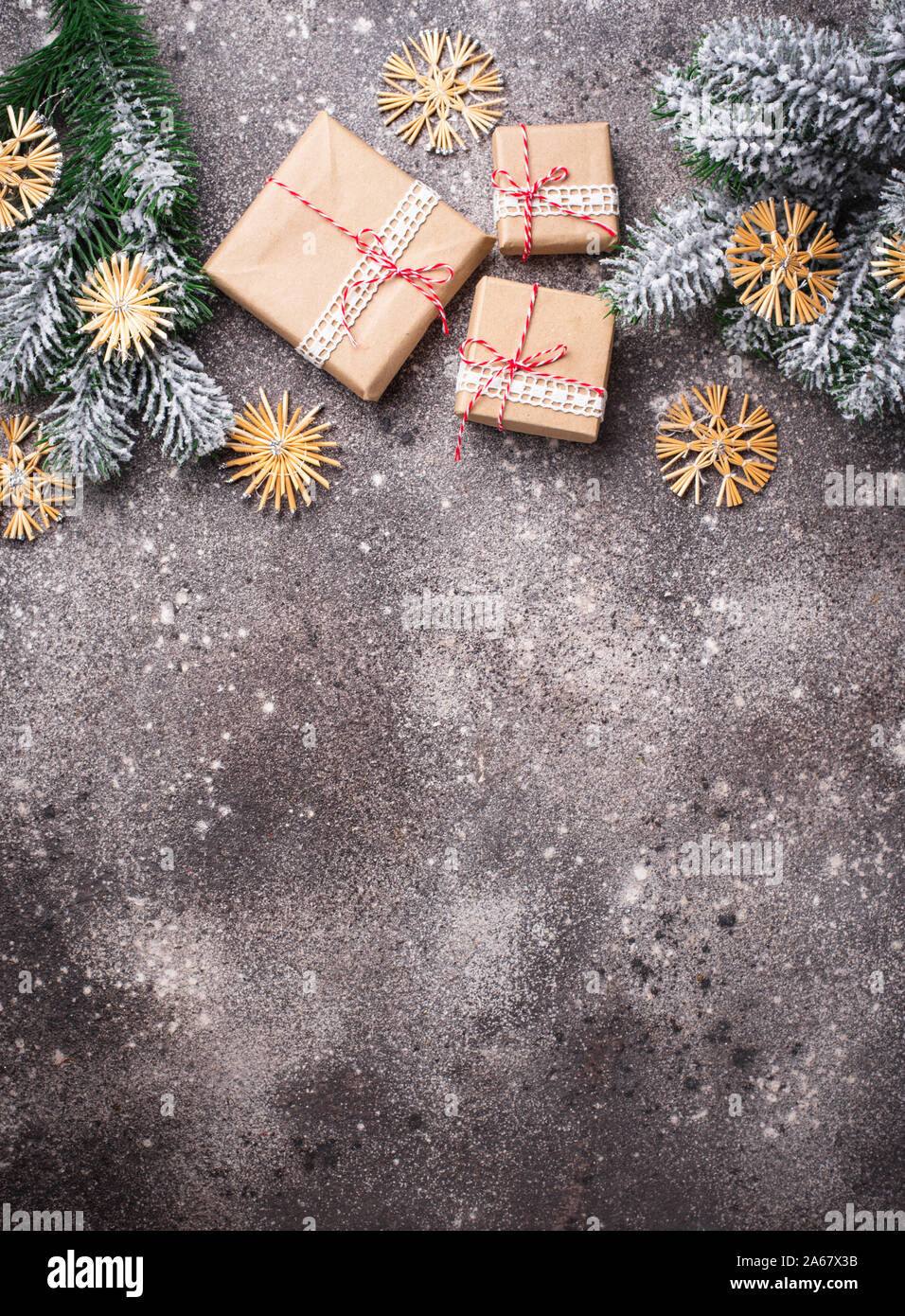 Crafted christmas gift box hi-res stock photography and images - Alamy